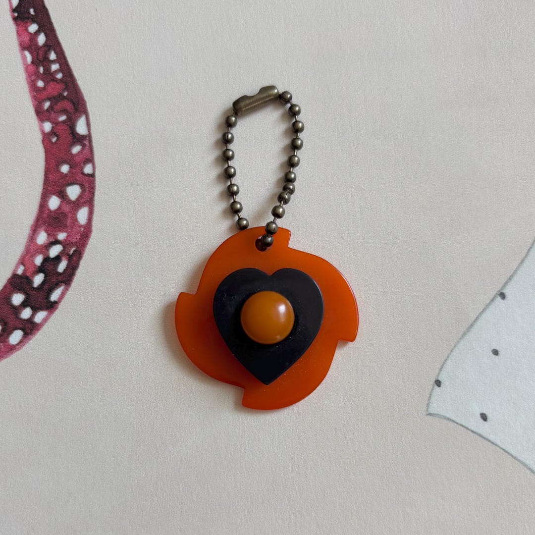 Vintage Bakelite Black & Orange HEART Charm Keychain Zipper Pull - Etsy