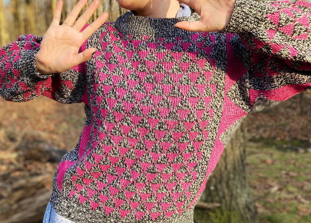 OMG so Cute Hot Pink Triangles on a Background of Black and White ...