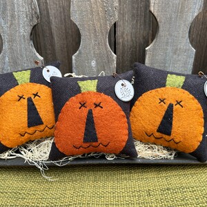 PDF* HALLOWEEN-JACKS Pattern #258 -primitive-fall-pillow-cyndy Fahey ...