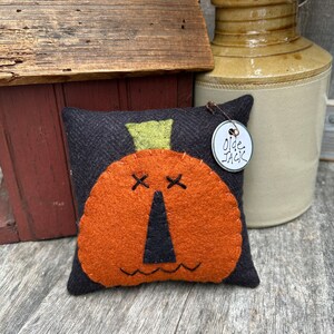 PDF* HALLOWEEN-JACKS Pattern #258 -primitive-fall-pillow-cyndy Fahey ...
