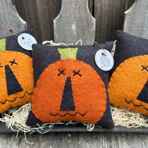 PDF* HALLOWEEN-JACKS Pattern #258 -primitive-fall-pillow-cyndy Fahey ...