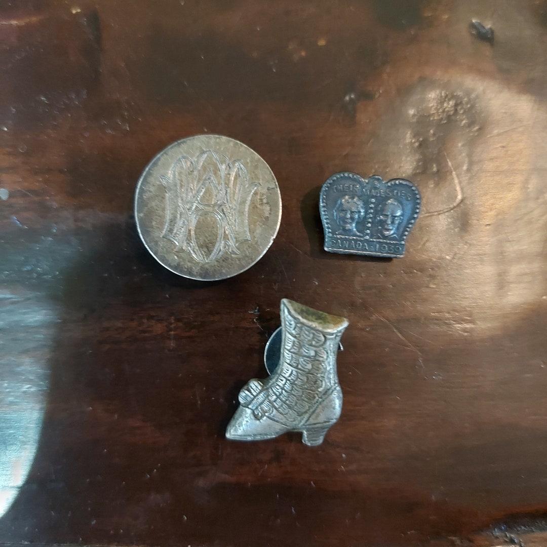 Vintage 1930s Metal Lapel Buttons Boot/shoe, 1939 Royal Majesty ...