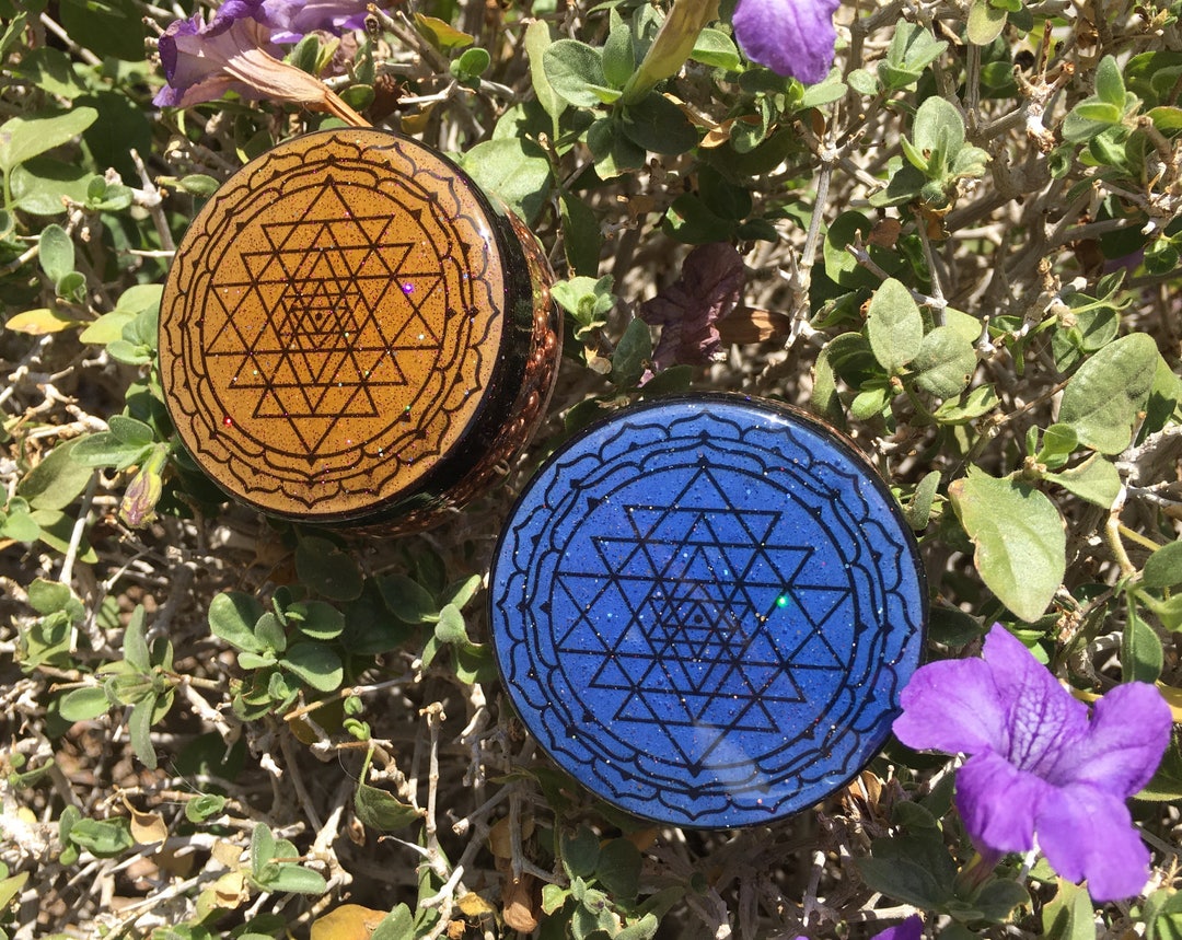 Holographic Sri Yantra Tower Buster With Shungite, Peridot, Black ...