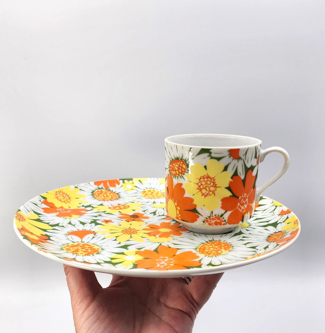 Vintage Flower Power Snack Sets, CMI Chadwick Orange & Yellow Daisy ...
