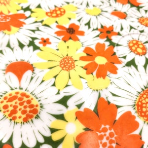 Vintage Flower Power Snack Sets, CMI Chadwick Orange & Yellow Daisy ...