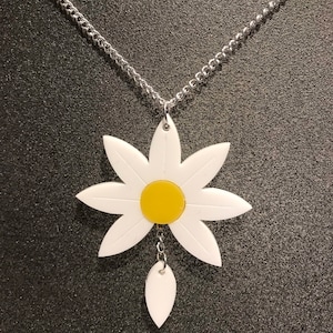 Dropping Petal Daisy Pendant or Brooch - Etsy