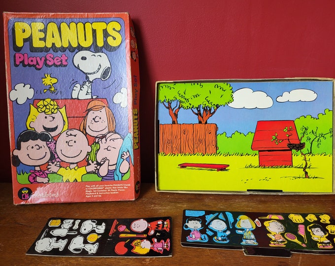 Peanuts Colorforms 1971 Playset Snoopy Woodstock Charlie Brown Sally ...