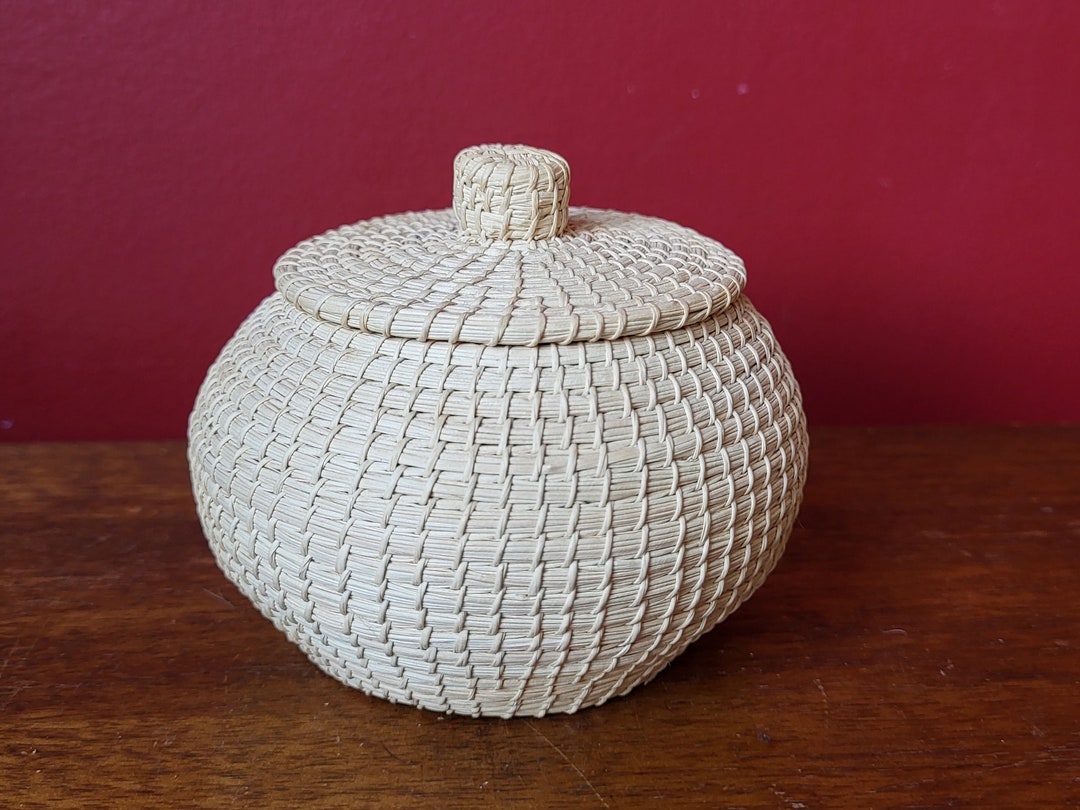Coil Straw Basket With a Tight Fitting Lid Handmade Hand Woven Straw ...
