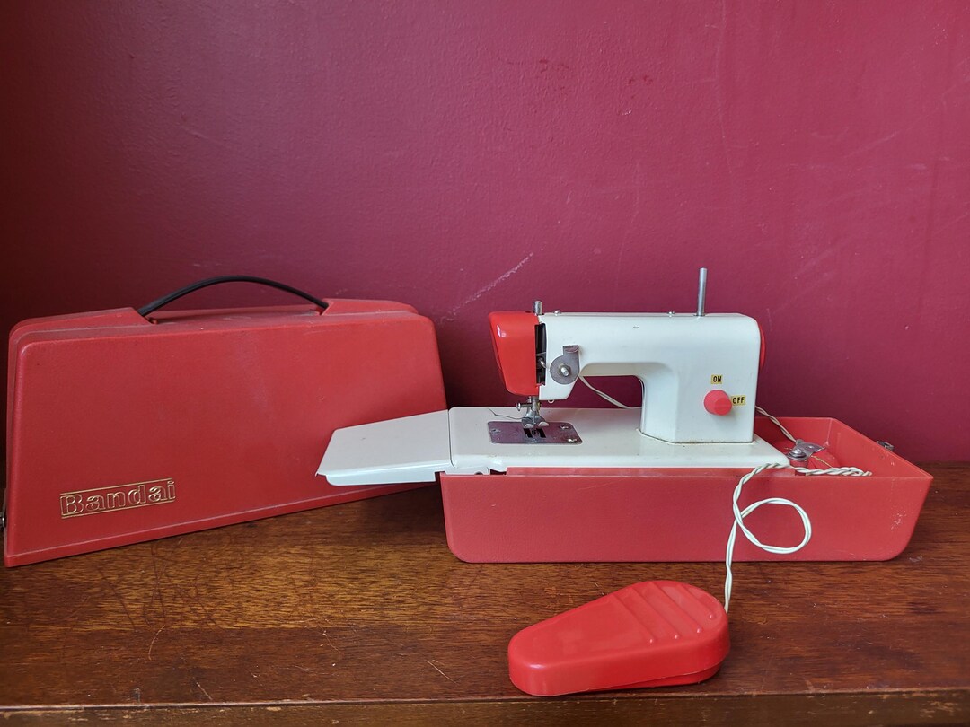 Vintage Metal Sewing Machine Bandai Child's Sewing Machine Battery ...