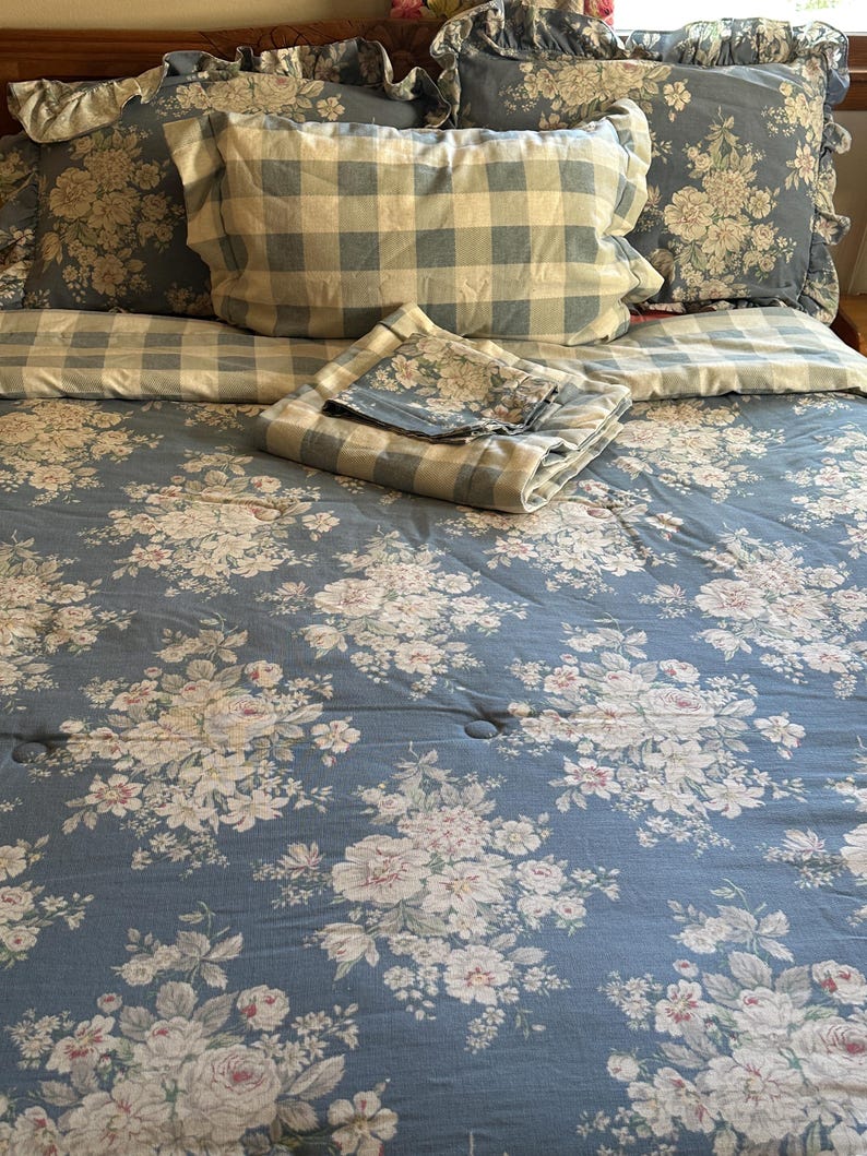 Vintage Cottagecore MARTEX Dusty Blue Floral Check Reversible Queen ...