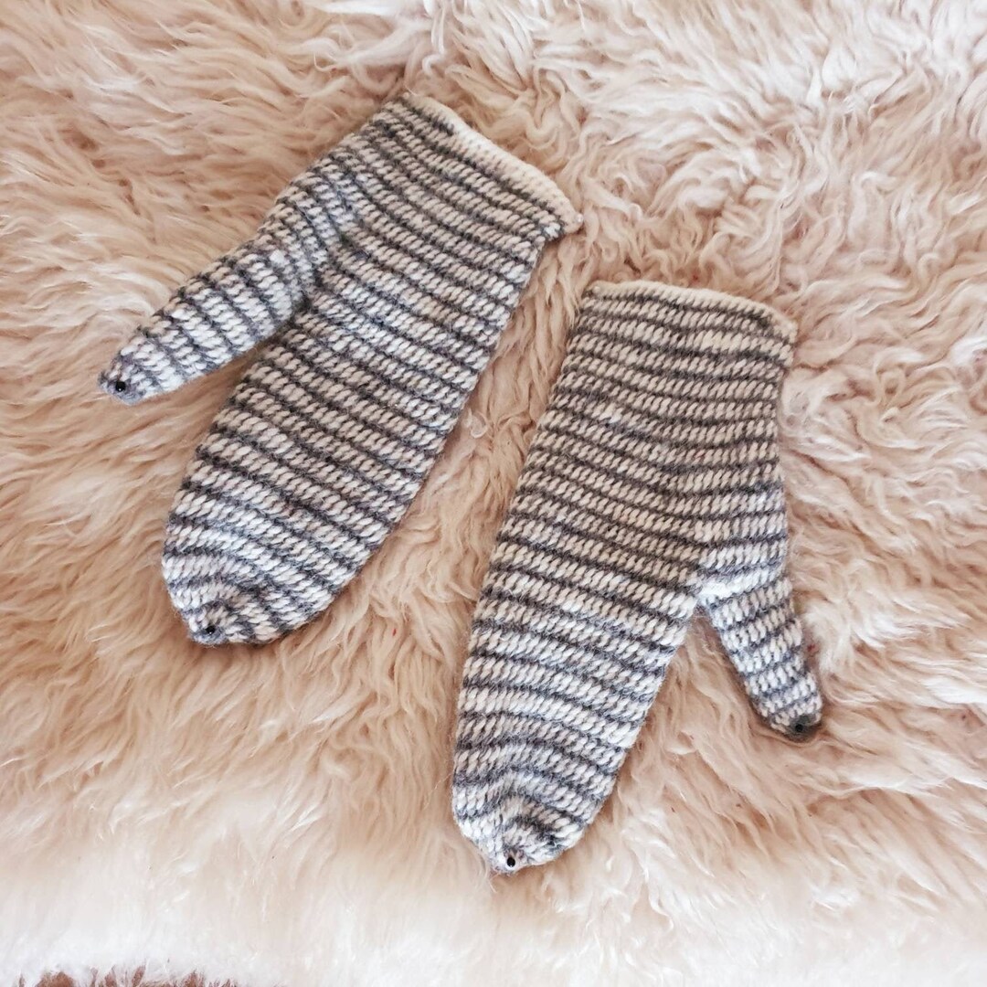 Nalbinding Wool Mittens: York Stitch Viking Knit, Small to Medium - Etsy