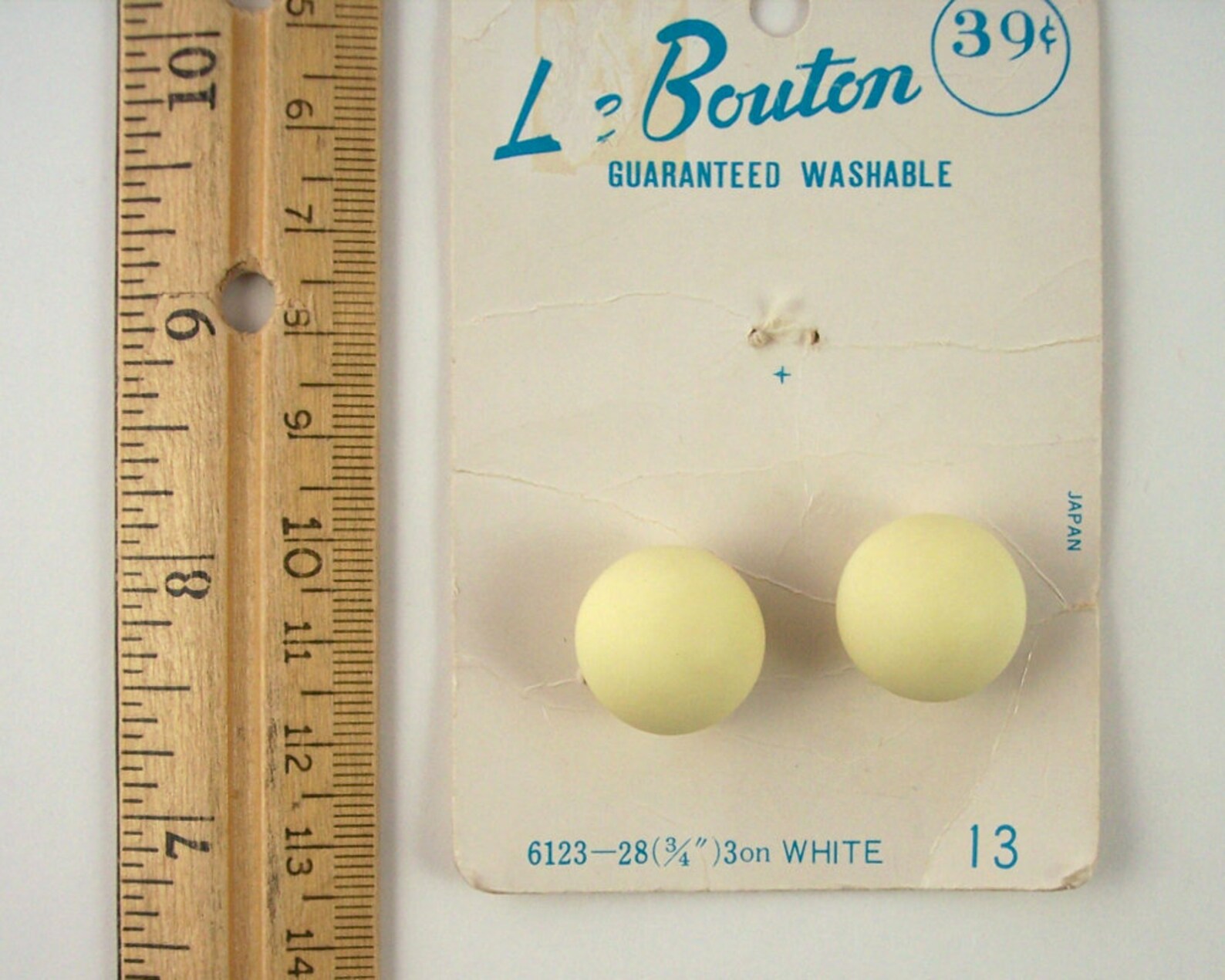 2 Light Cream Plastic Ball Buttons, 11/16" Dia., 18 Mm, Size 28, Shank ...