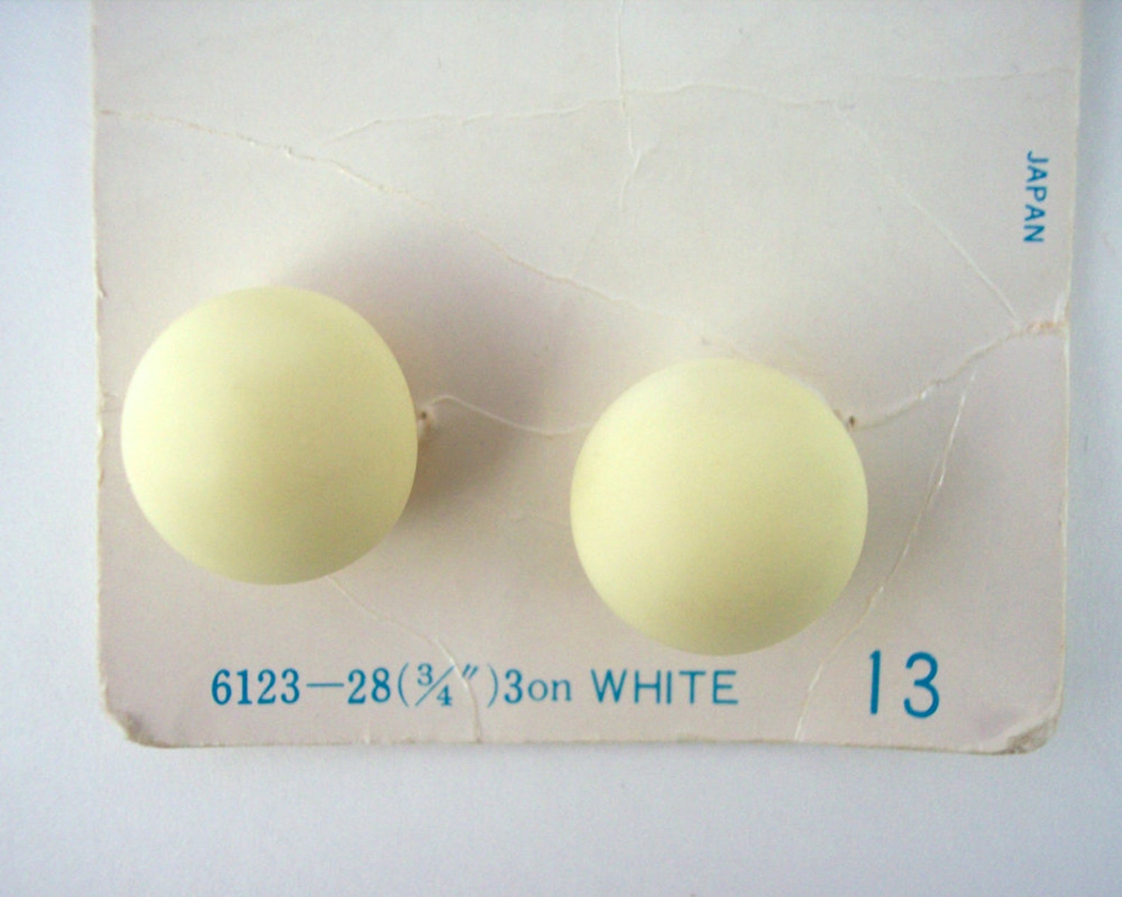 2 Light Cream Plastic Ball Buttons, 11/16" Dia., 18 Mm, Size 28, Shank ...