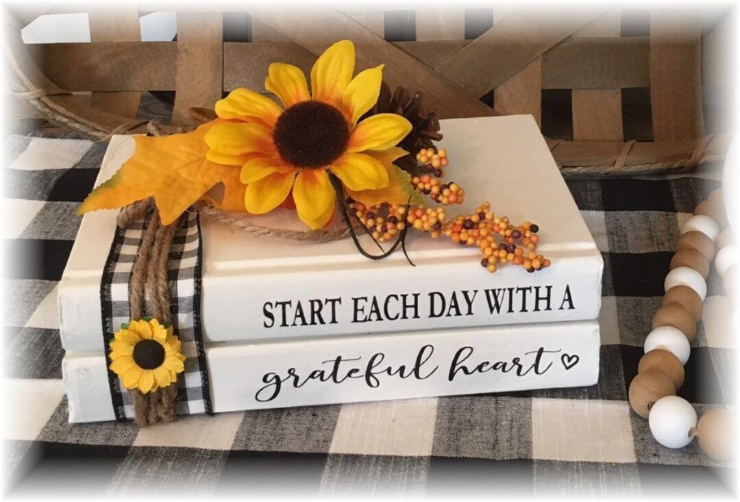 Start Each Day With a Grateful Heart Farmhouse Stacked Book Set ...