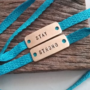 Cool Mens Gifts Stay Strong Shoe Lace Tags Racer Shoelace Clips Run ...