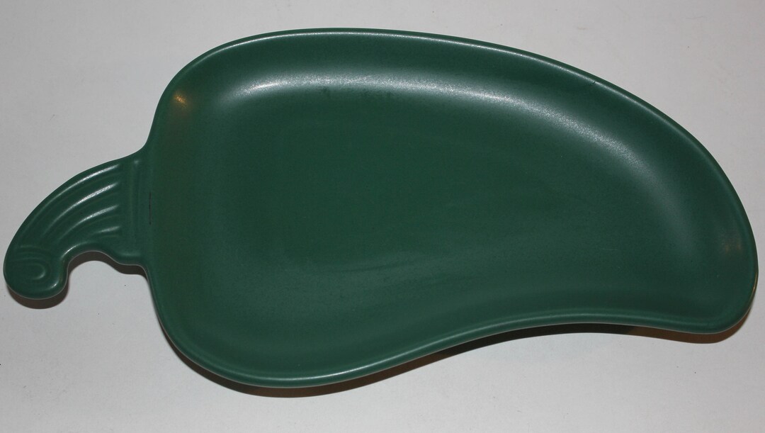 Green Pepper Shaped Chantal Plate Chantal Stoneware Green Pepper ...