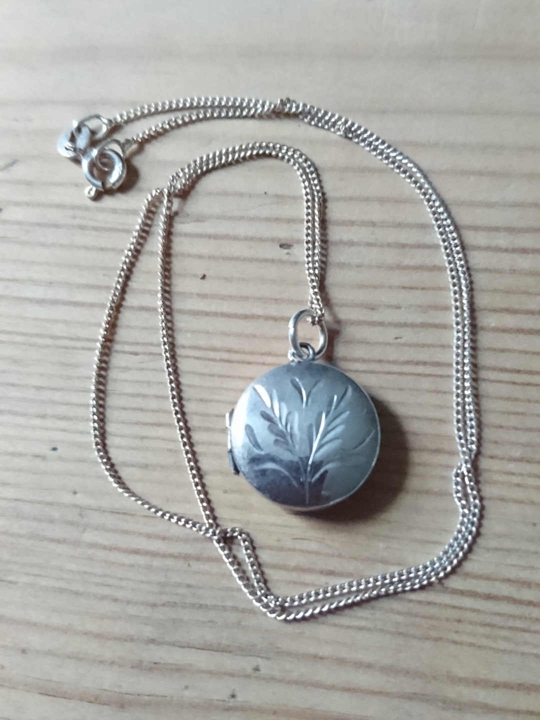 Vintage Sterling Silver Round Locket and Chain - Etsy