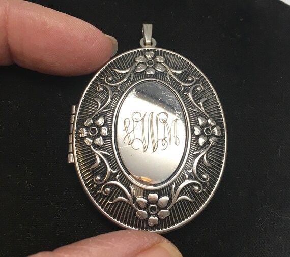 Vintage Large Locket, Filigree Locket, Silvertone Ova… - Gem