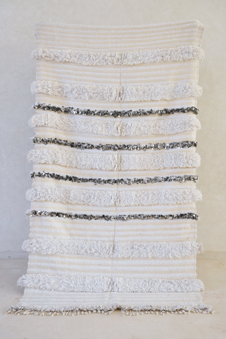 HANDIRA. Vintage Moroccan Rug. Wool Wedding Quilt Blanket. | Etsy