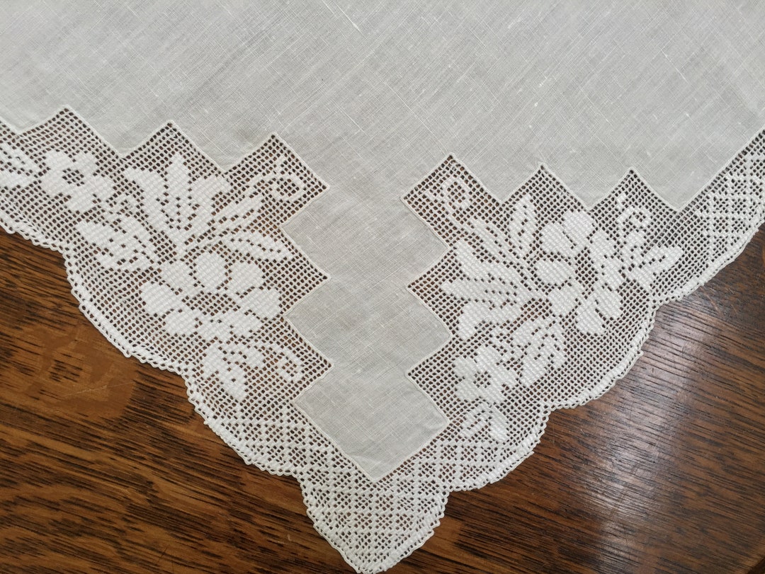 Vintage Linens, Filet Lace Table Runner, Floral Openwork Design ...