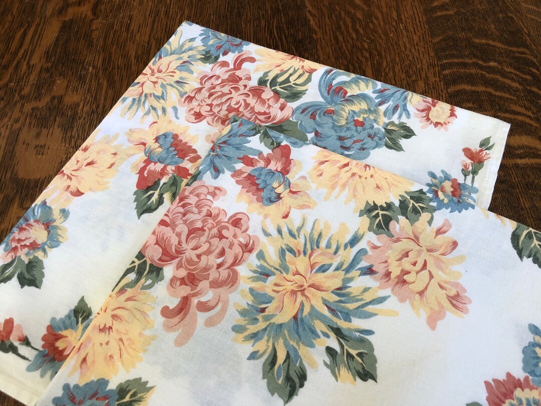 Vintage Pair of Large Cotton Napkins, Floral Print, Interior Decorate ...