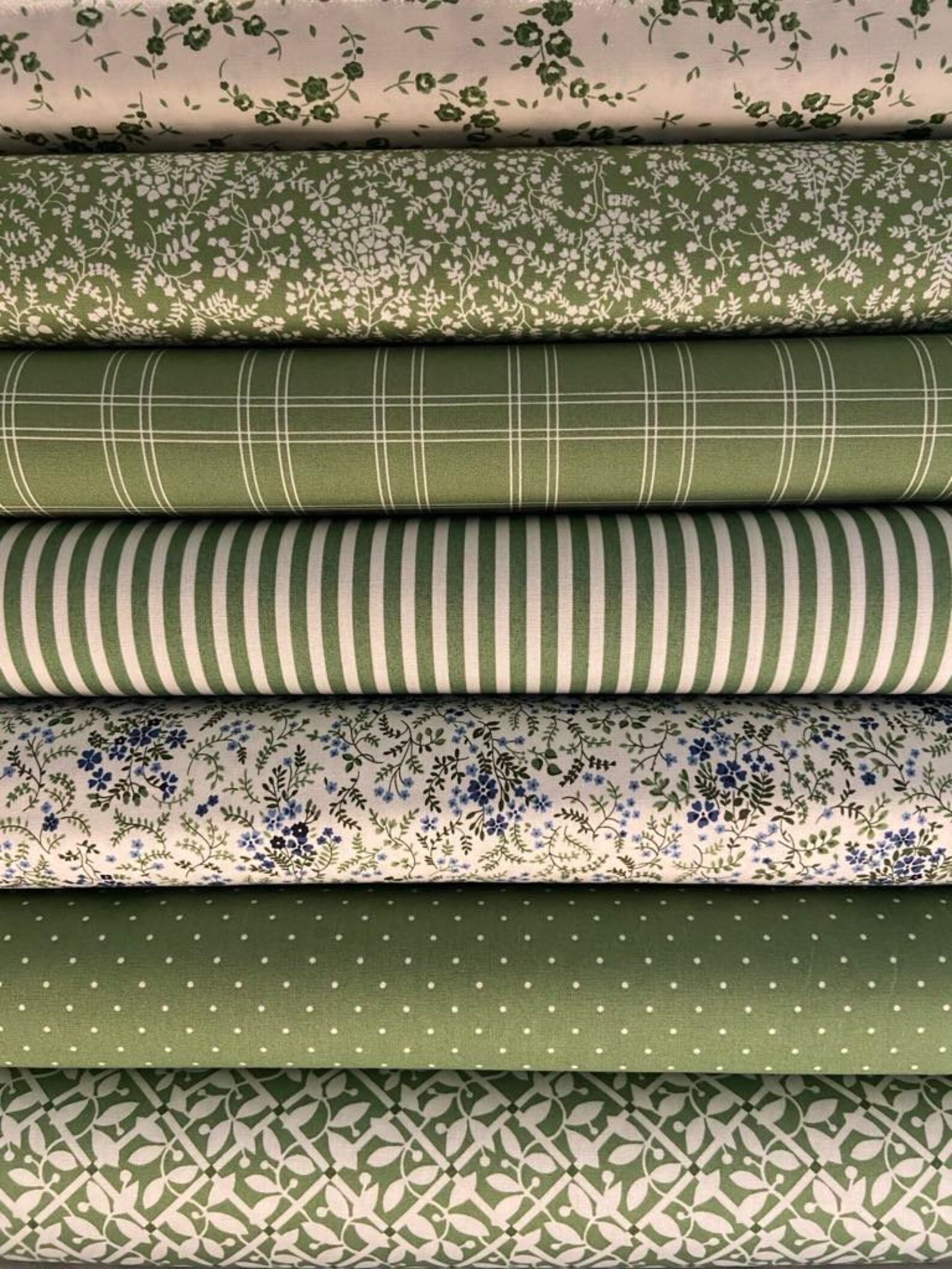 Moda Fabric - Fat Quarter Bundle - Shoreline by Camille Roskelley ...
