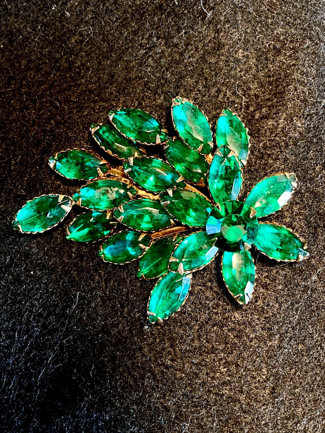 Vintage Emerald Green Rhinestone Brooch Leaf Motif Navette-cut Stones ...