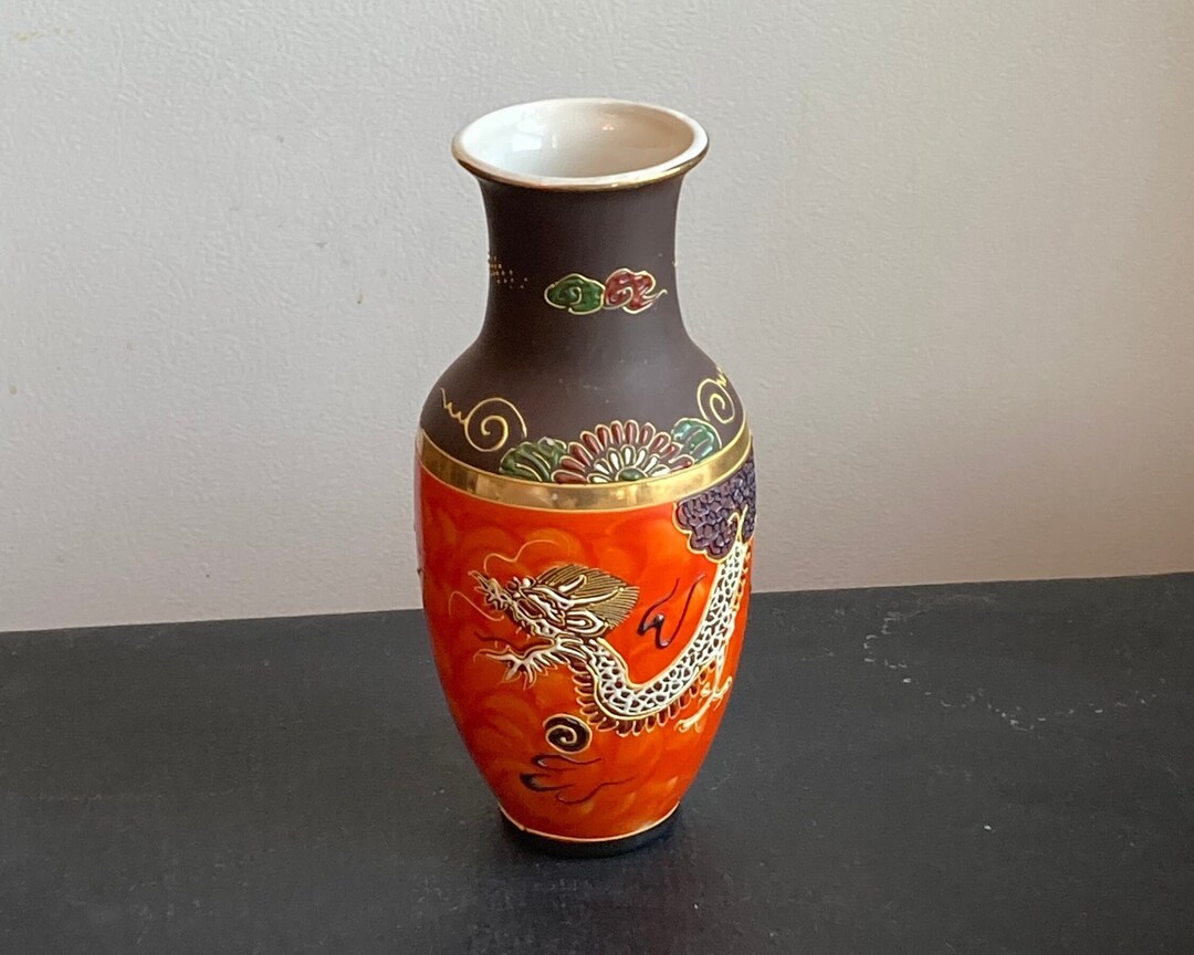 Japanese Dragonware Porcelain Vase Hand Painted Moriage & Gilding ...