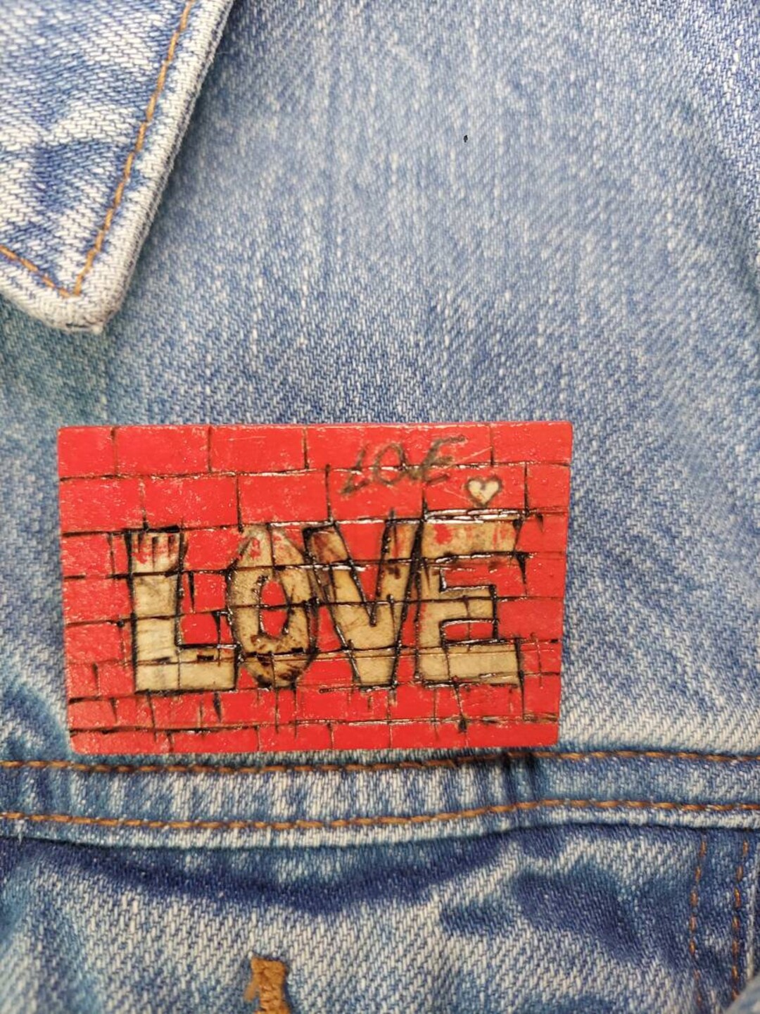 Große Graffiti Love Wood Statement Brosche Anstecknadel - Etsy.de