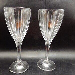 Two (2) SASAKI CRYSTAL / Caren Pattern/ Vertical Cuts/ Wine Glass - Etsy