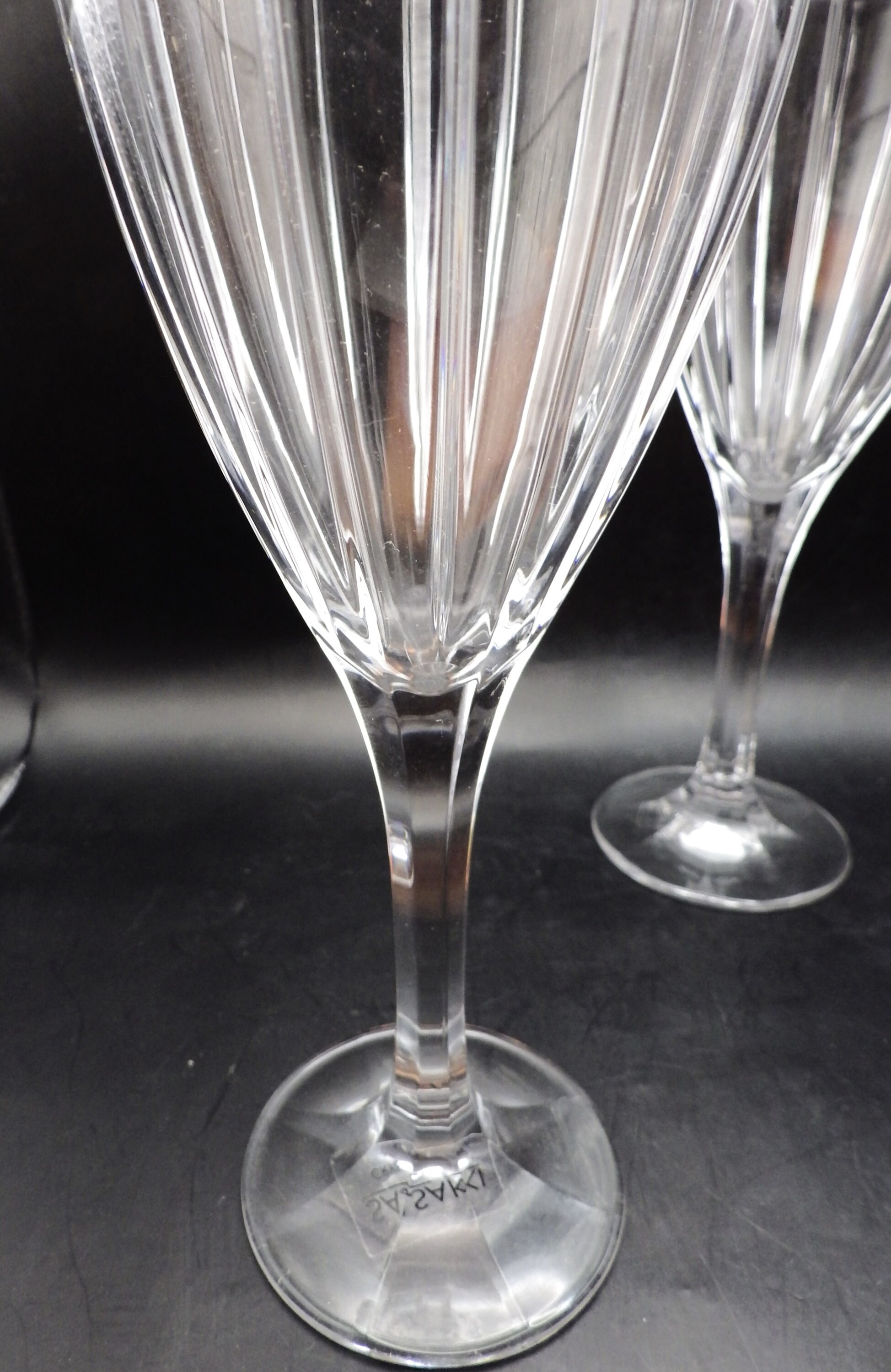 Two (2) SASAKI CRYSTAL / Caren Pattern/ Vertical Cuts/ Wine Glass - Etsy