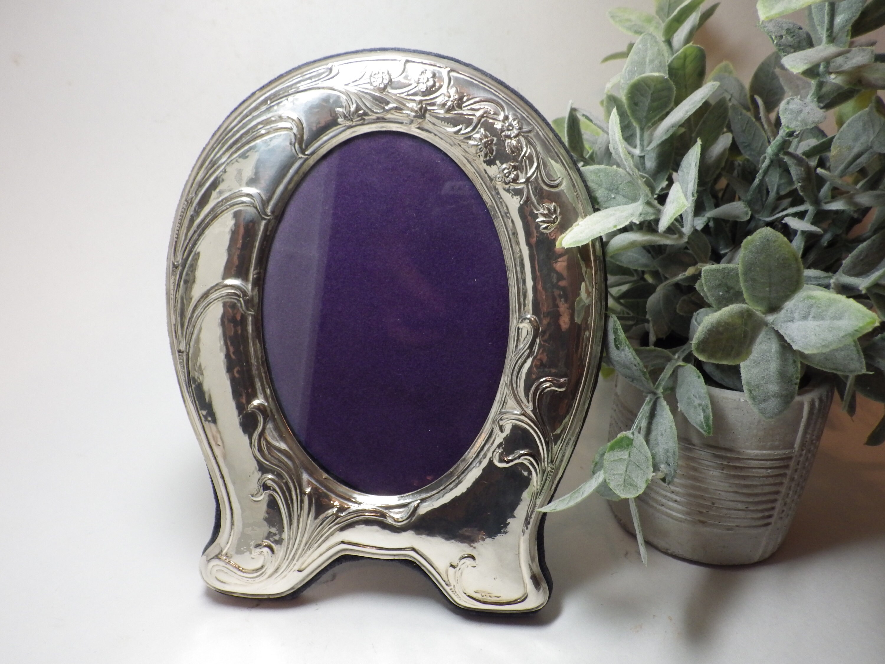 Silver Oval Frame