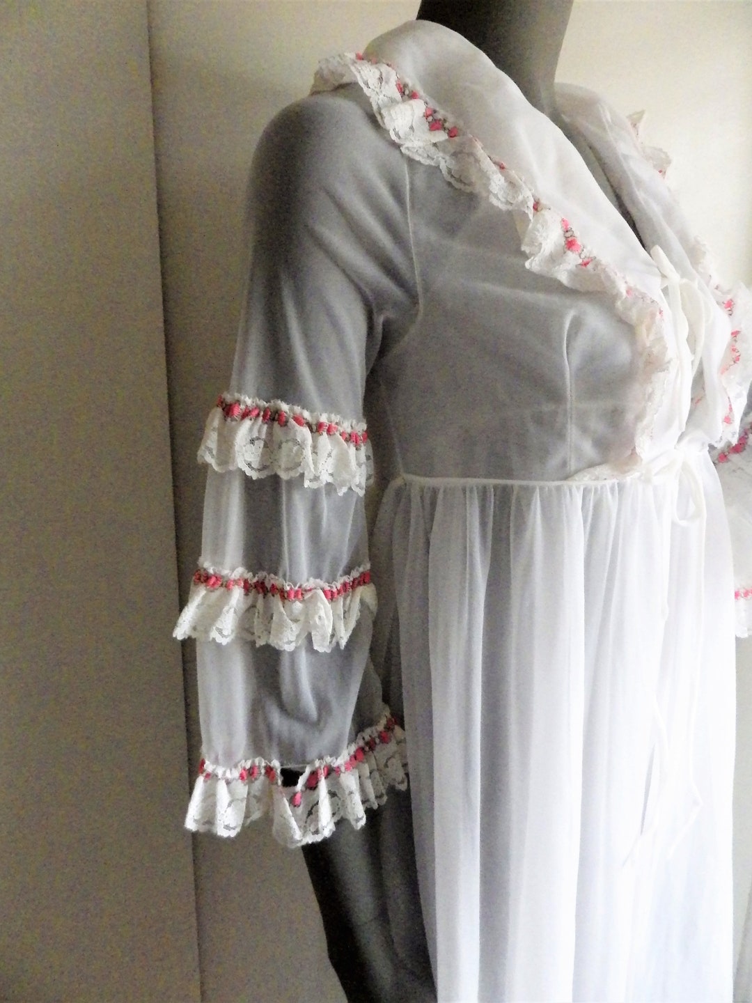 Vintage White Lace Peignoir Set: Romantic Pink Trim, Size S/M - Etsy
