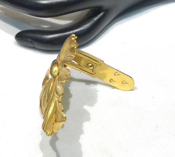 Large Bright Textured Gold Tone Leaf Dress Clip - Gem