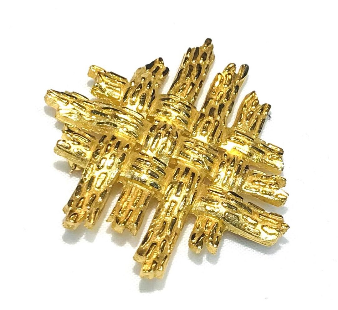 Nice Vintage Crown Trifari Brushed Textured Gold Tone Uneven Weave ...