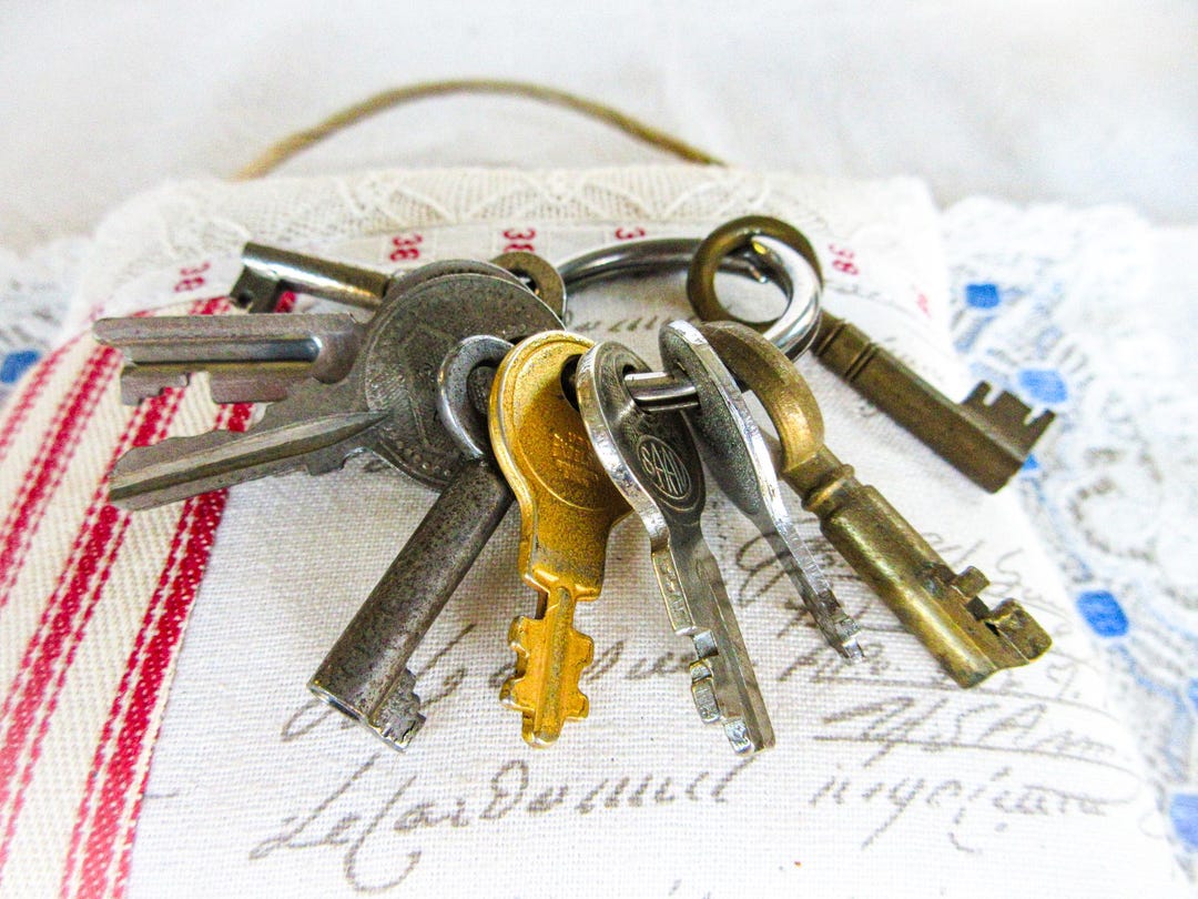 Antique French Skeleton Keys on Ring - Set of 9 Assorted Keys - Etsy