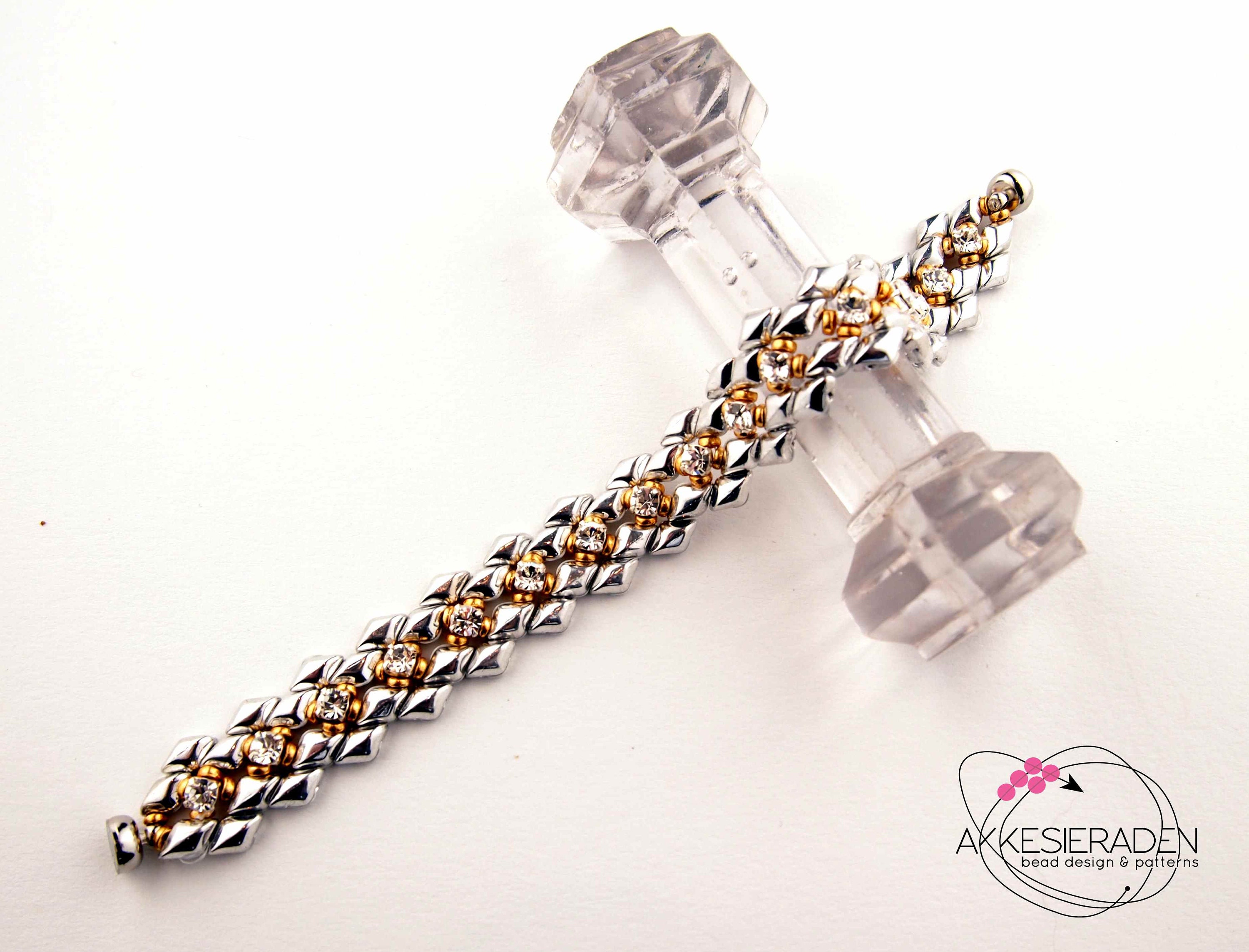 English Pattern for the Sweet Little Gem Bracelet - Etsy