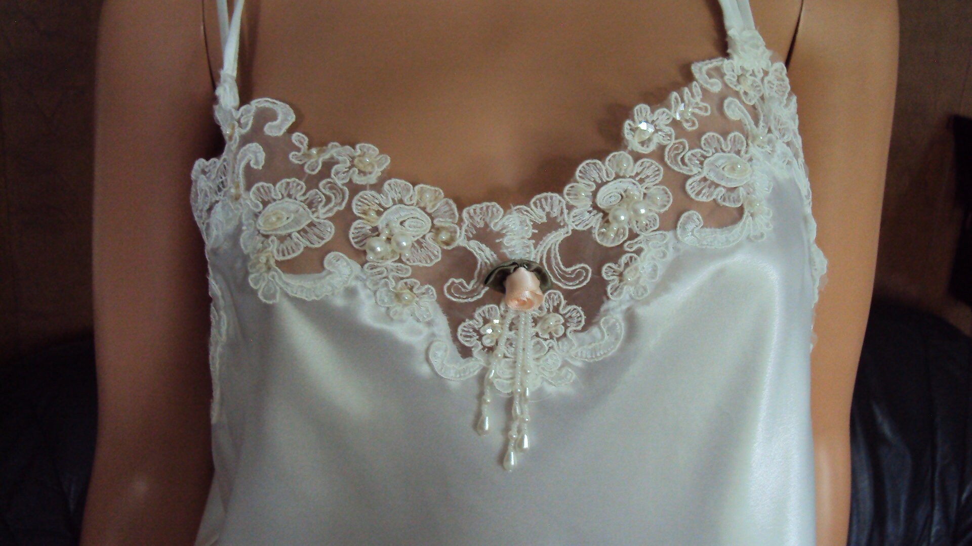 VTG INTIMO AMORE White Bridal Wet Look Satin , Lace With Beading & Sequins Long Nightgown Size M ...