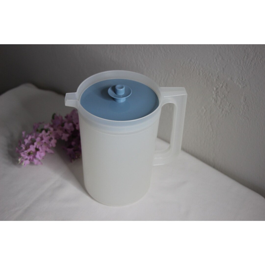 Vintage Tupperware 2 Quart Pitcher Cornflower Blue Lid 1676-5 - Etsy