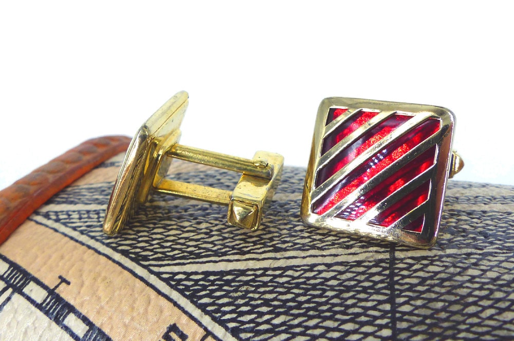 Authentic Old School, Unique Anson Red and Gold Set of Cufflinks. Open ...