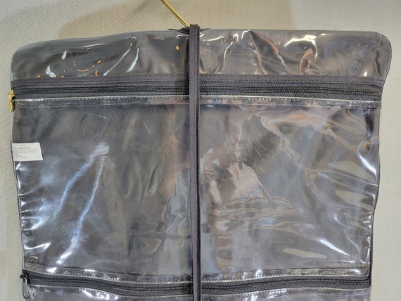 Oscar de la Renta Tri-Fold Hang Up Toiletries Jewelry… - Gem