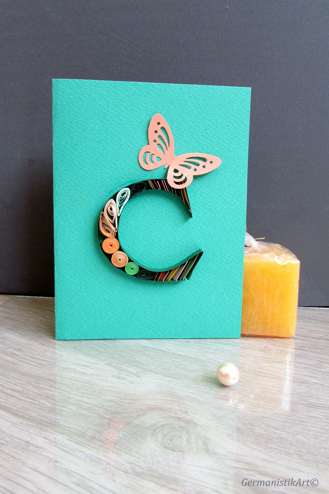 Cartão com a letra C em quilling 3D, monograma para professor de inglês ...