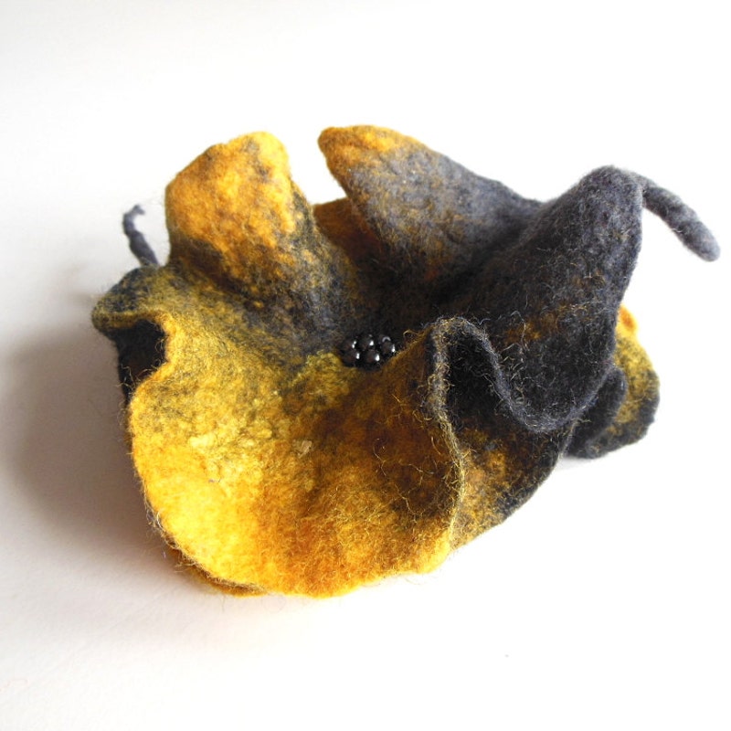 Felt Flower Brooch - Etsy