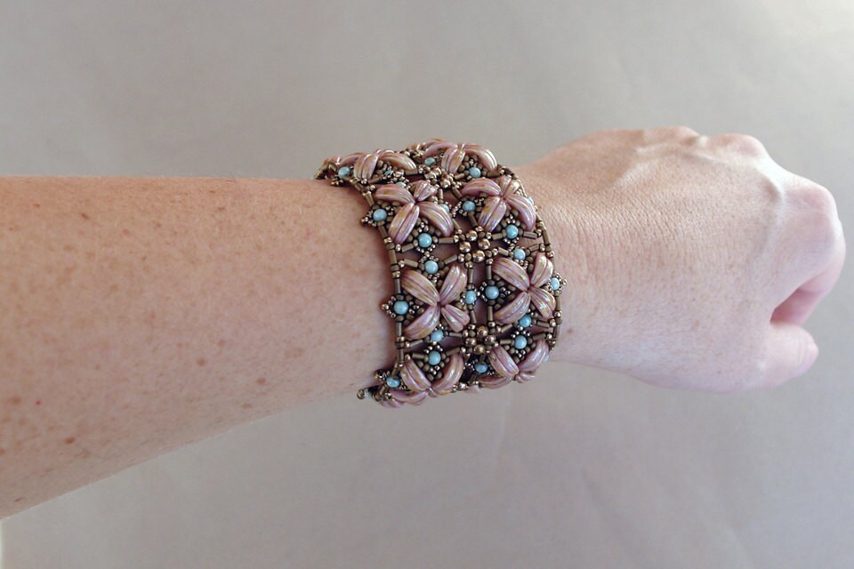 Beading Tutorial - Crescent Beads Bracelet Tutorial - Bracelet Pattern ...