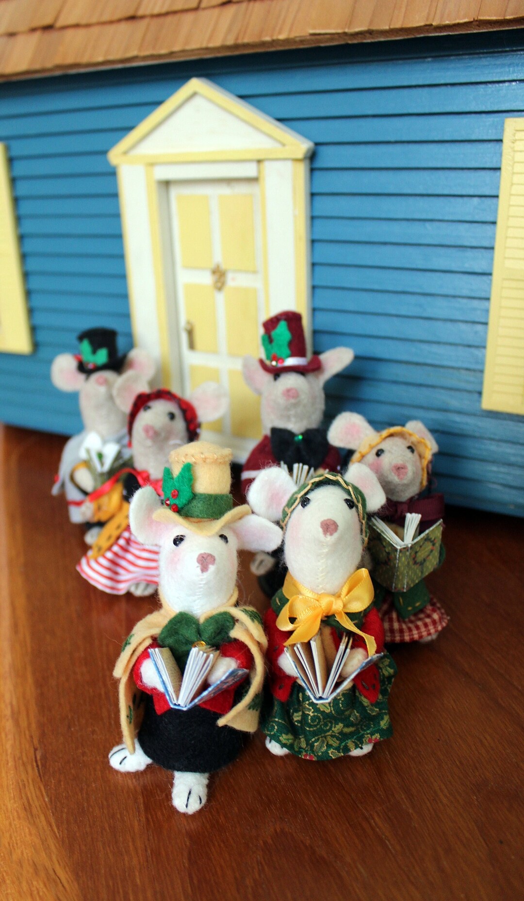 Caroling Mouse Wool Felt Ornament - Etsy