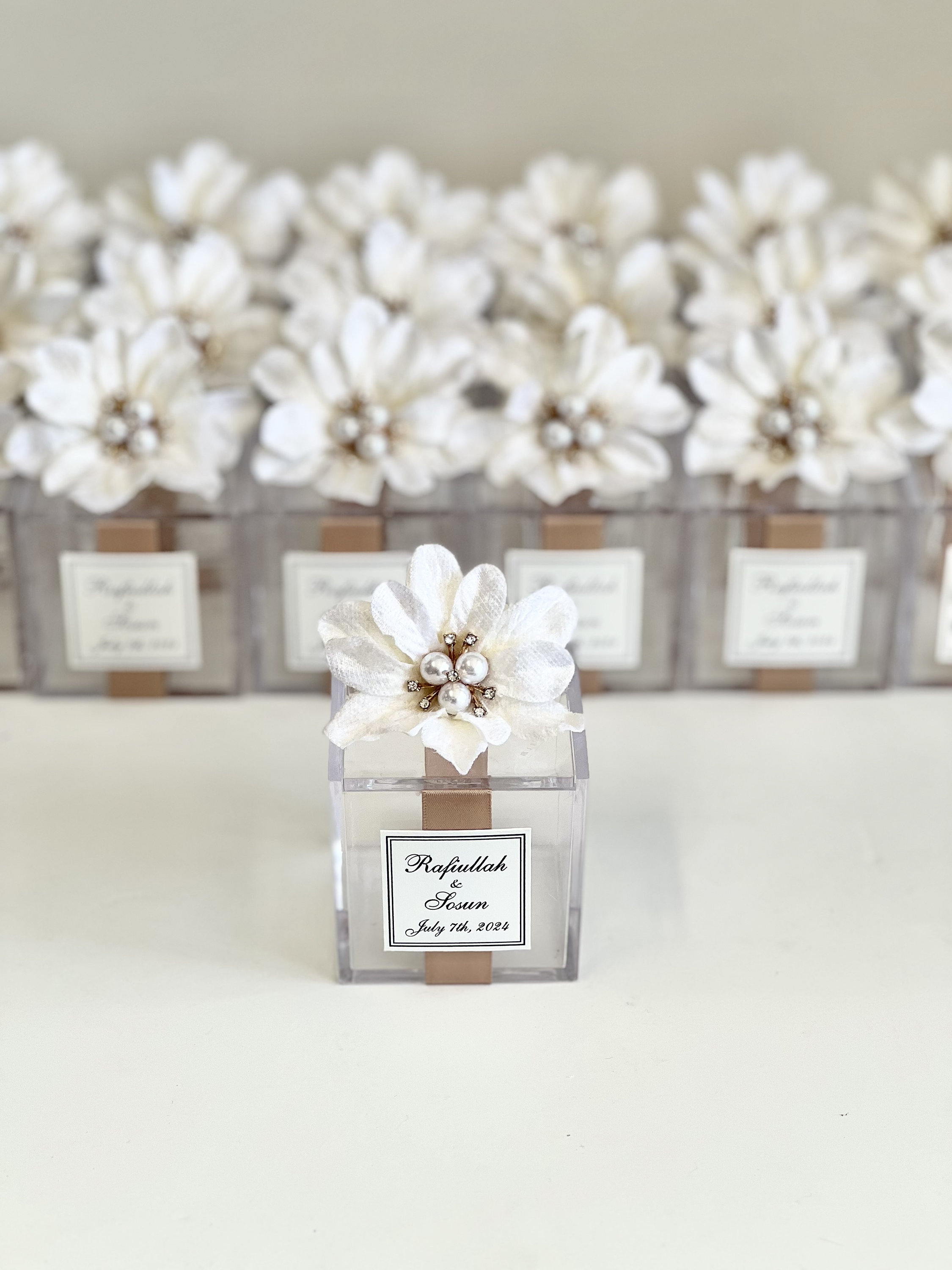 Ivory Wedding Favors Boxes, Elegance Wedding Favors for Guests, Luxury ...