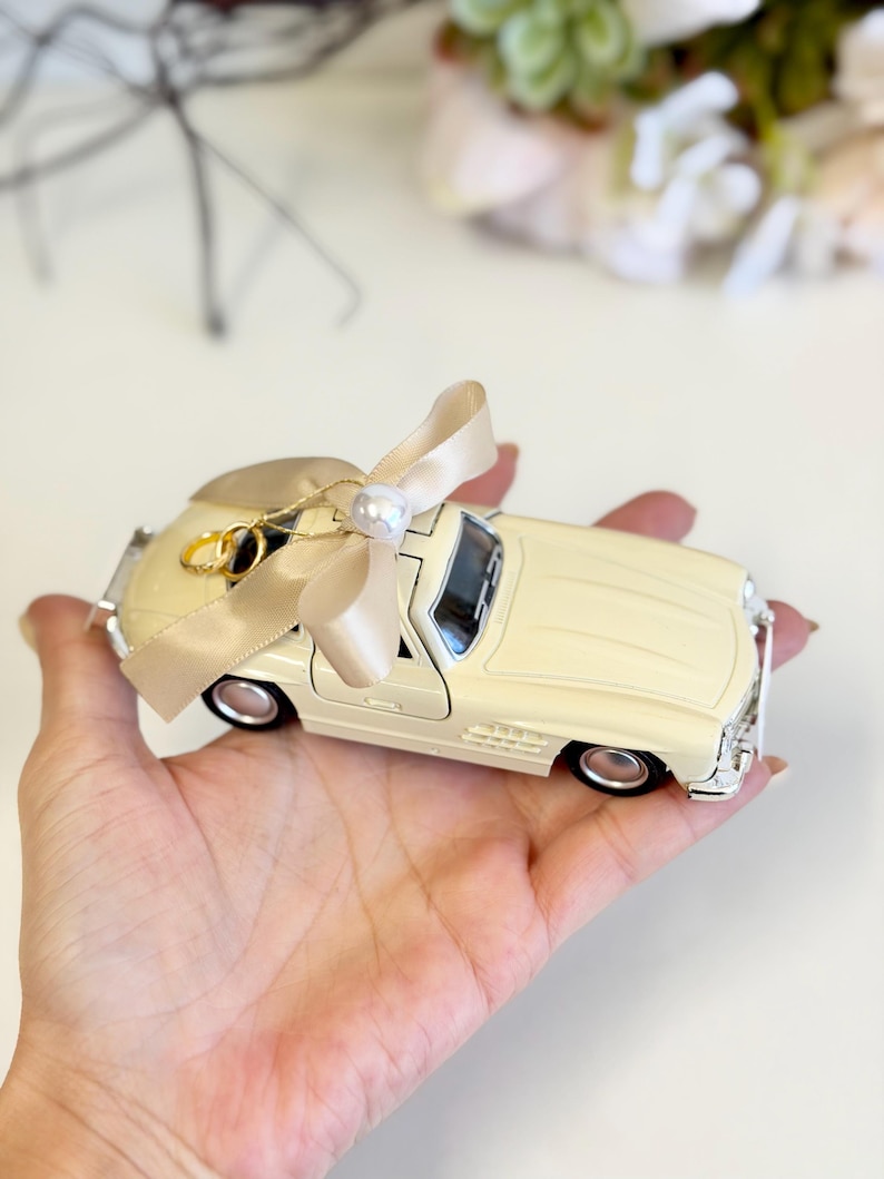 Vintage Elegance Car Wedding Favors With Rings, Retro Car Favors ...