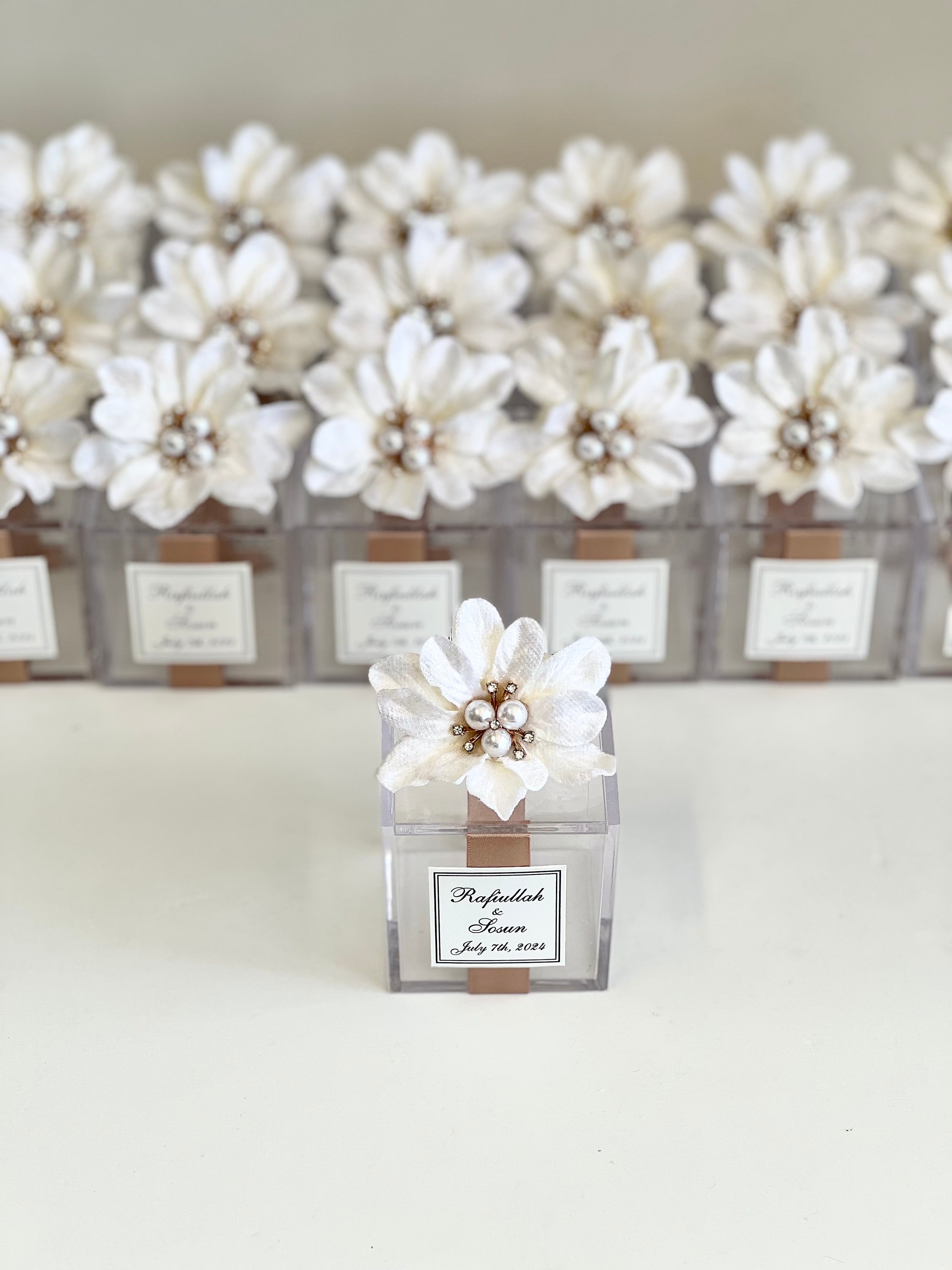 Ivory Wedding Favors Boxes, Elegance Wedding Favors for Guests, Luxury ...