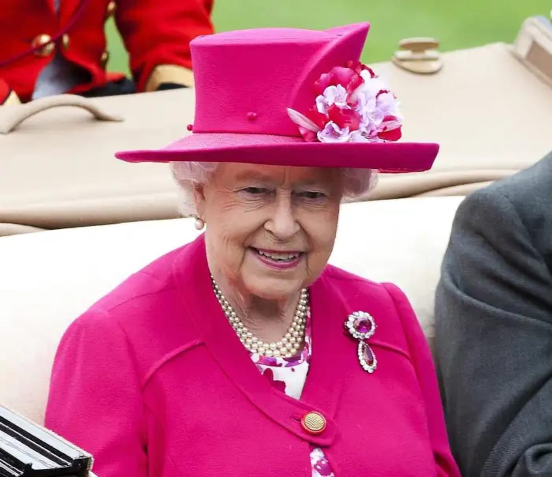 Queen Elizabeth Ruby Brooch: 14k Gold Plated Royal Replica, #1804 - Etsy