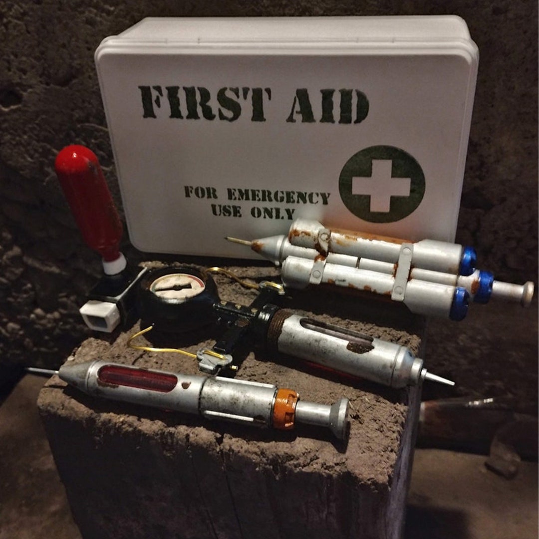 Pre-war First Aid Box, Replica Stimpak, Calmex, Med-x Prop From Game ...